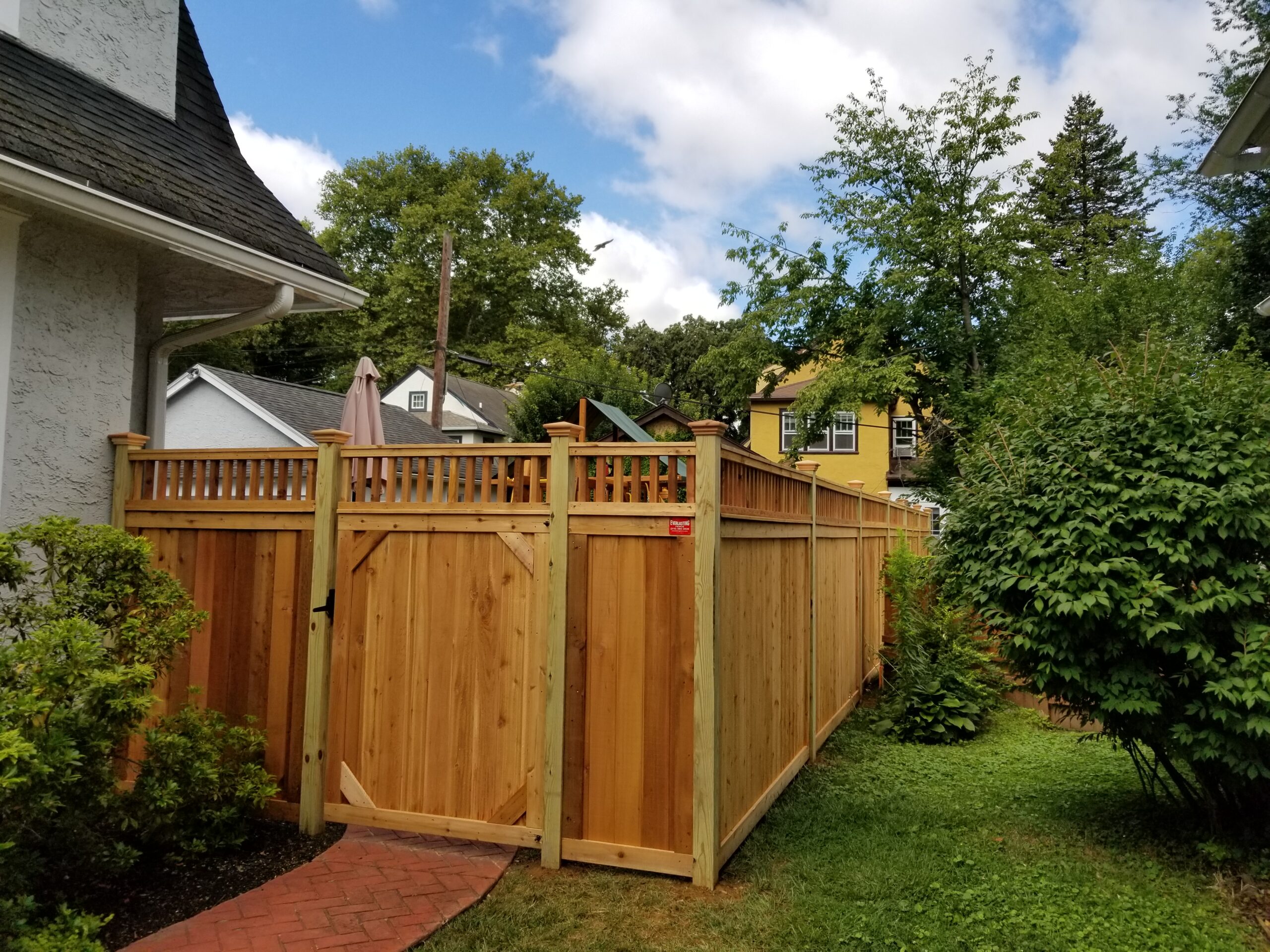 Installing a Privacy Fence With Everlasting Fence Company