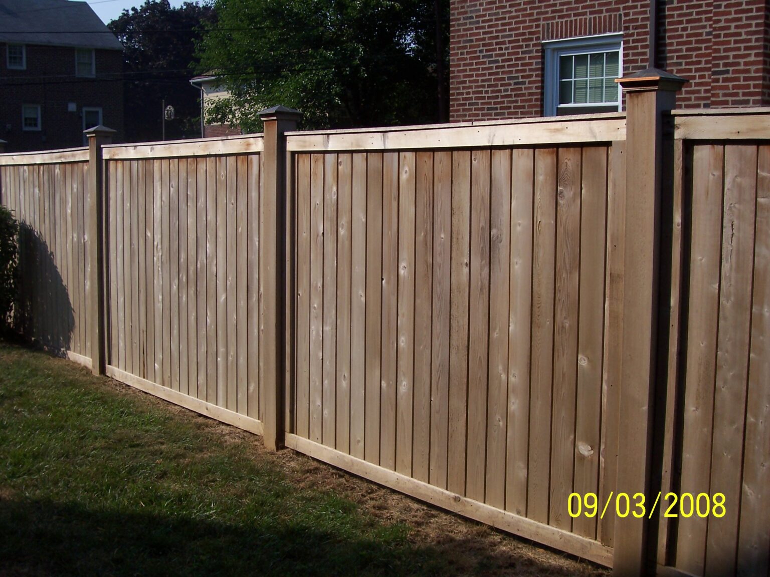 Tips for Choosing the Perfect Fence Stain Color - Everlasting Fence